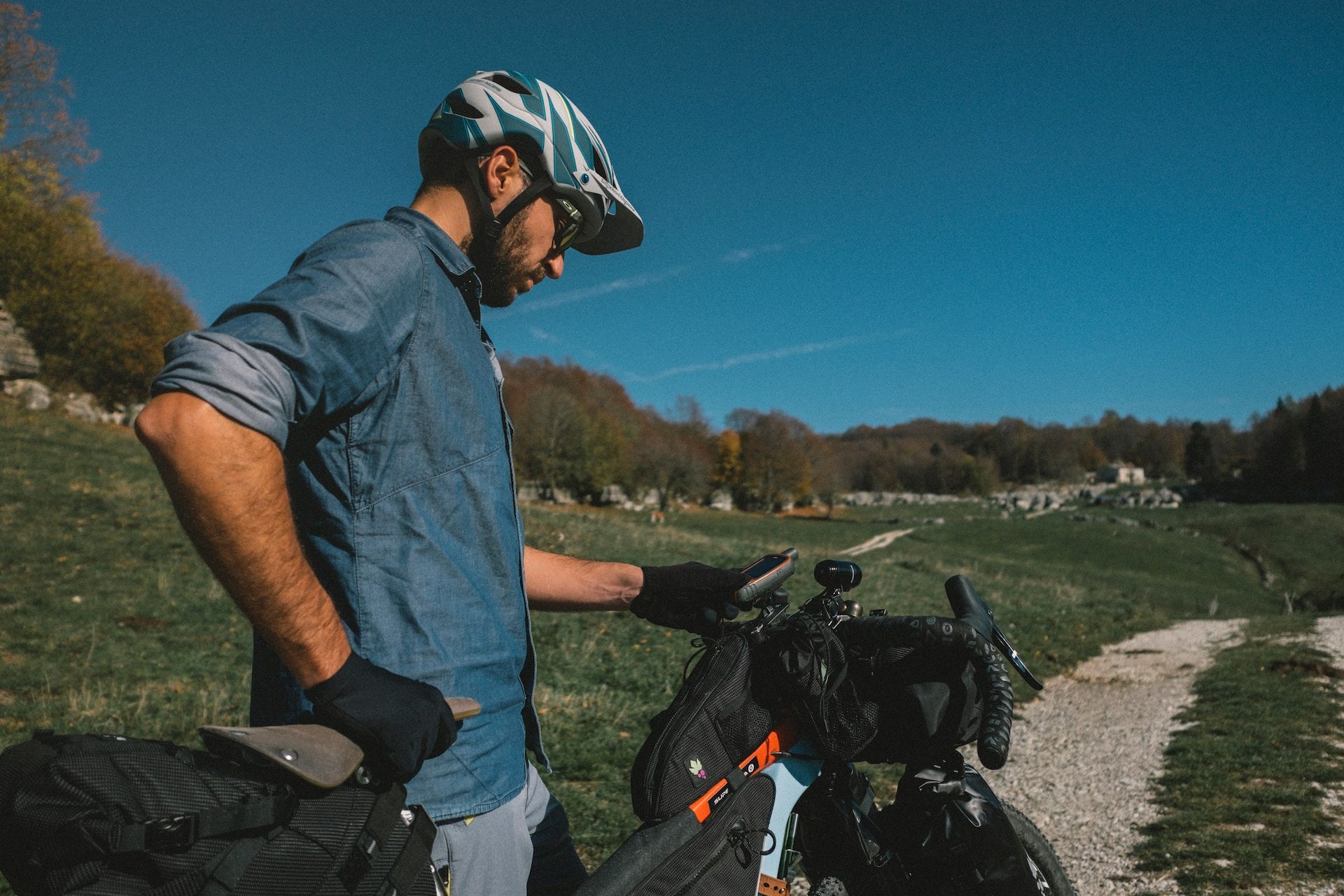 Guide essentiel d'équipement bikepacking pour cyclistes